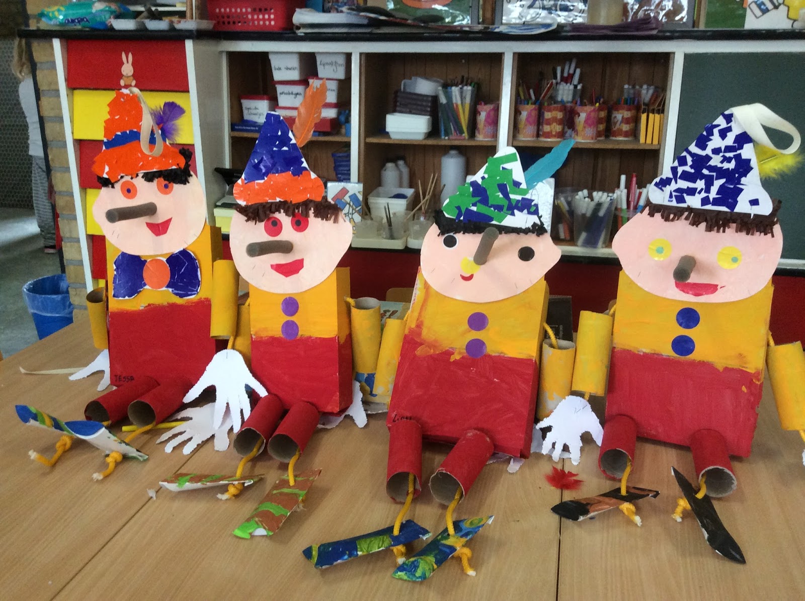 De Knuffel: Tweede kleuterklas juf Nathalie: Het thema: Pinokkio....