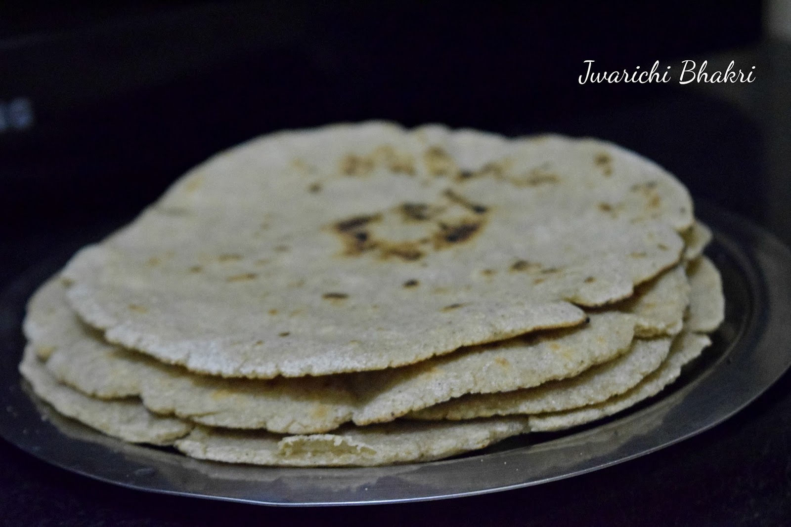 Poorni's Cookbook: Jwarichi Bhakri/ Jolada rotti/ Jowar ki roti ...