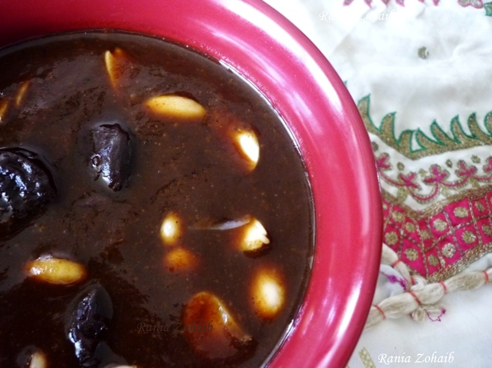 Rania @ Work with sugar'n spice: Yummy Sweet 'n Sour Plum Chutney