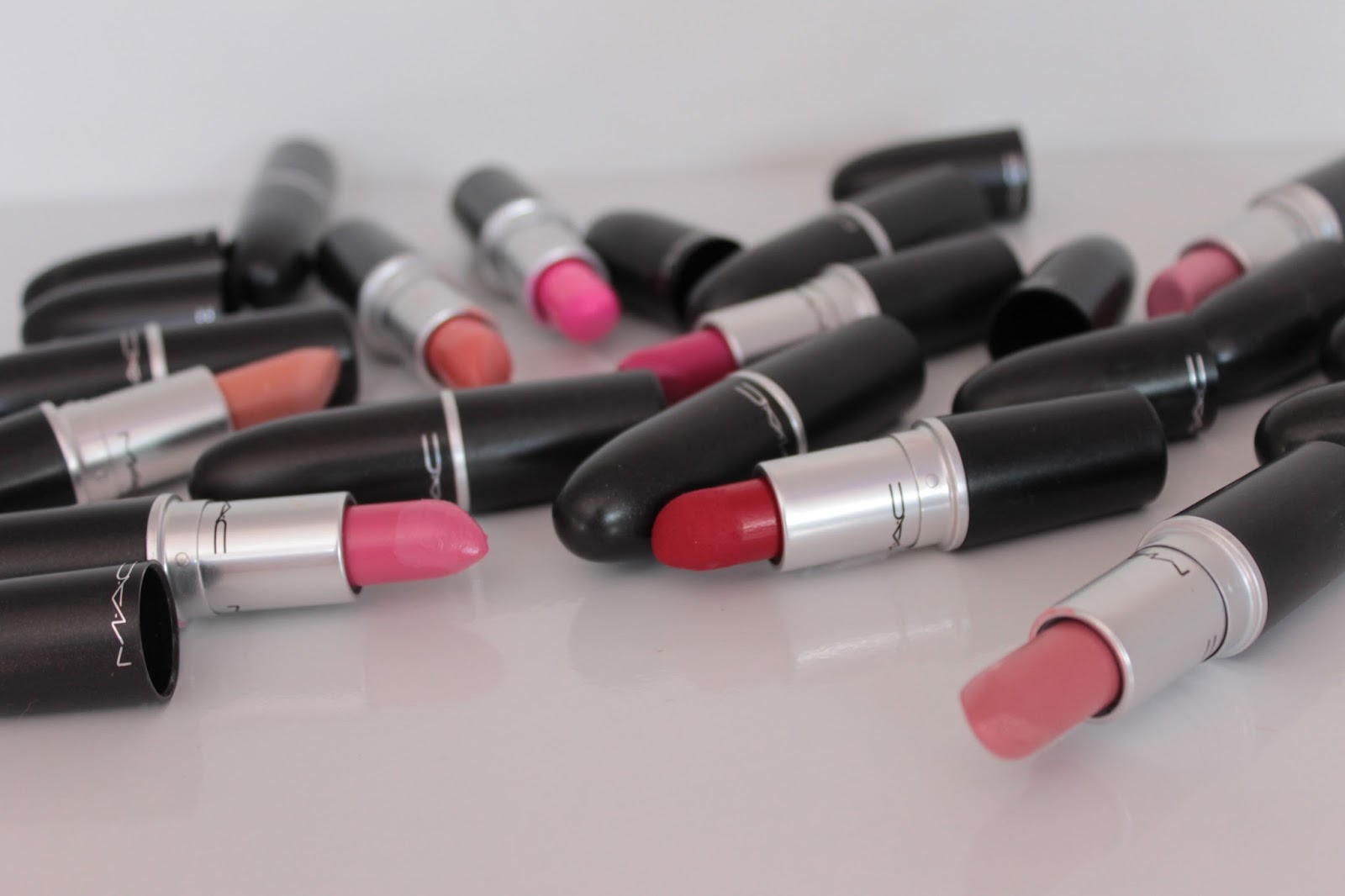 All My Looks: Cores famosas dos Batons da MAC - swatches e amostras nos ...