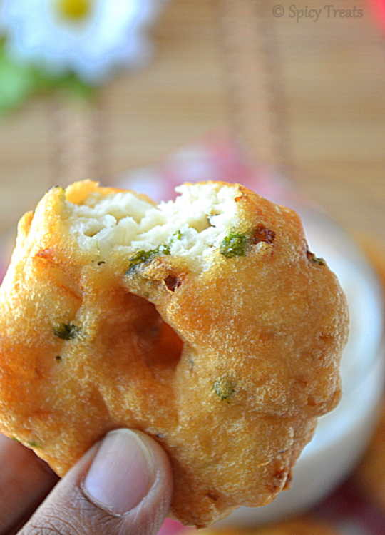 Spicy Treats: Medhu vadai / Ulundhu vadai / Bonda