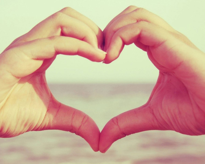 Las Imagenes de Amor: Corazón con los manos