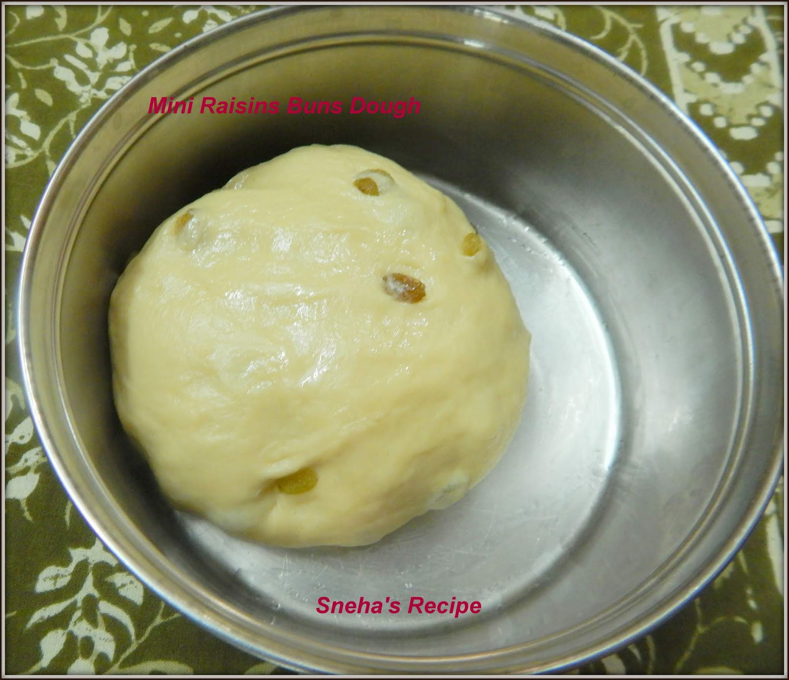 Mini Raisins Buns#BreadBakers - Sneha's Recipe