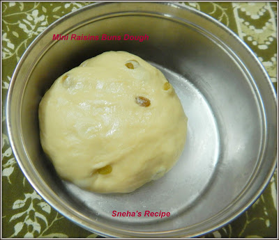 Mini Raisins Buns#BreadBakers - Sneha's Recipe