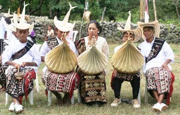Pakaian Adat Dari Nusa Tenggara Timur (NTT) - Cinta Indonesia