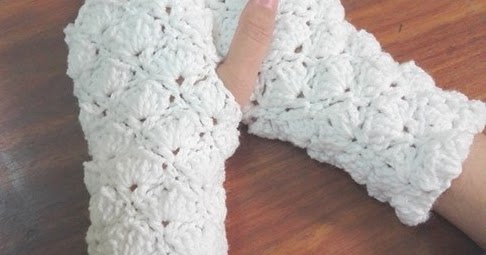 CROCHET CORNER: FAN STITCH MITTENS