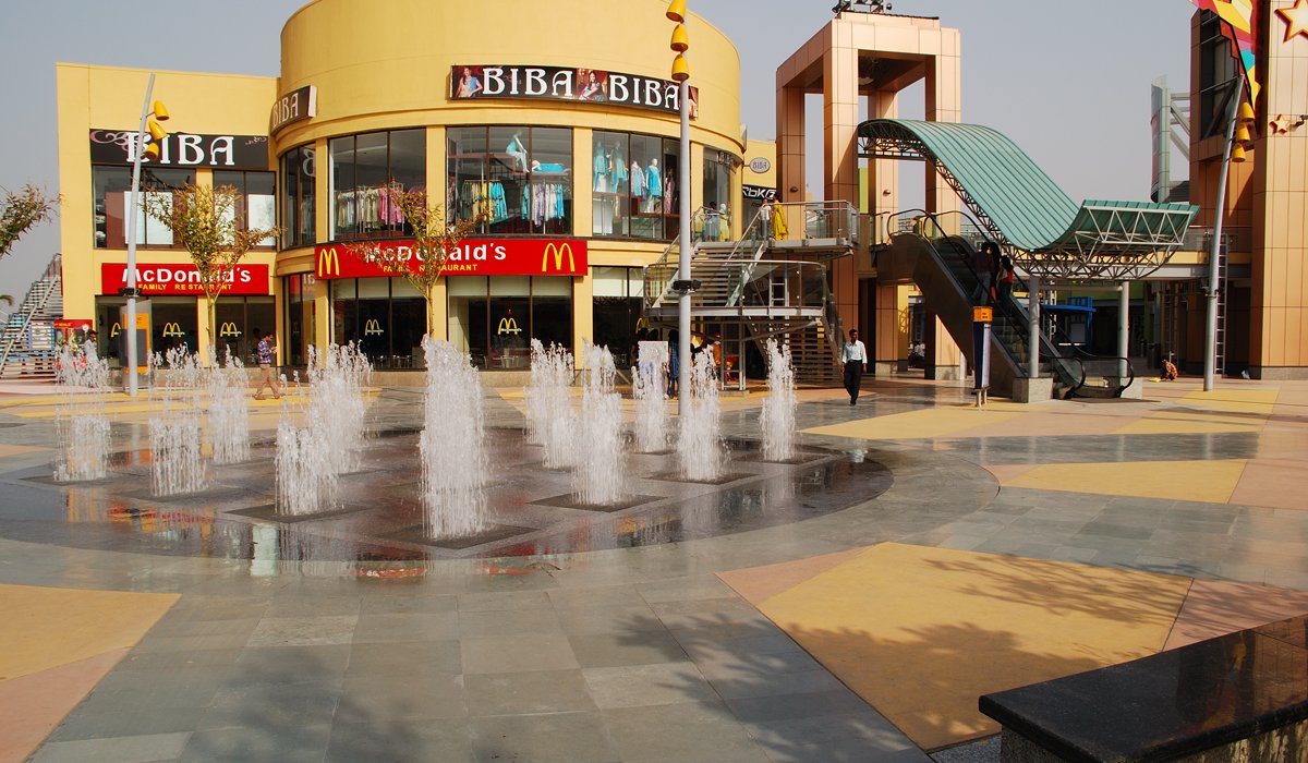 Metro Walk Mall ~ Famous Visiting Places In Delhi | Ghumo India Ghumo Delhi