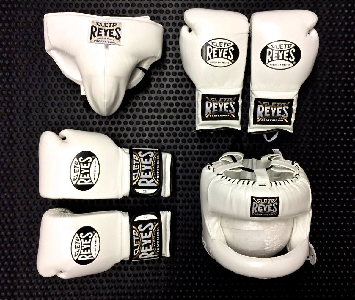 Geezers Boxing: Dreaming of a white Christmas?? CLETO REYES SPARRING SET