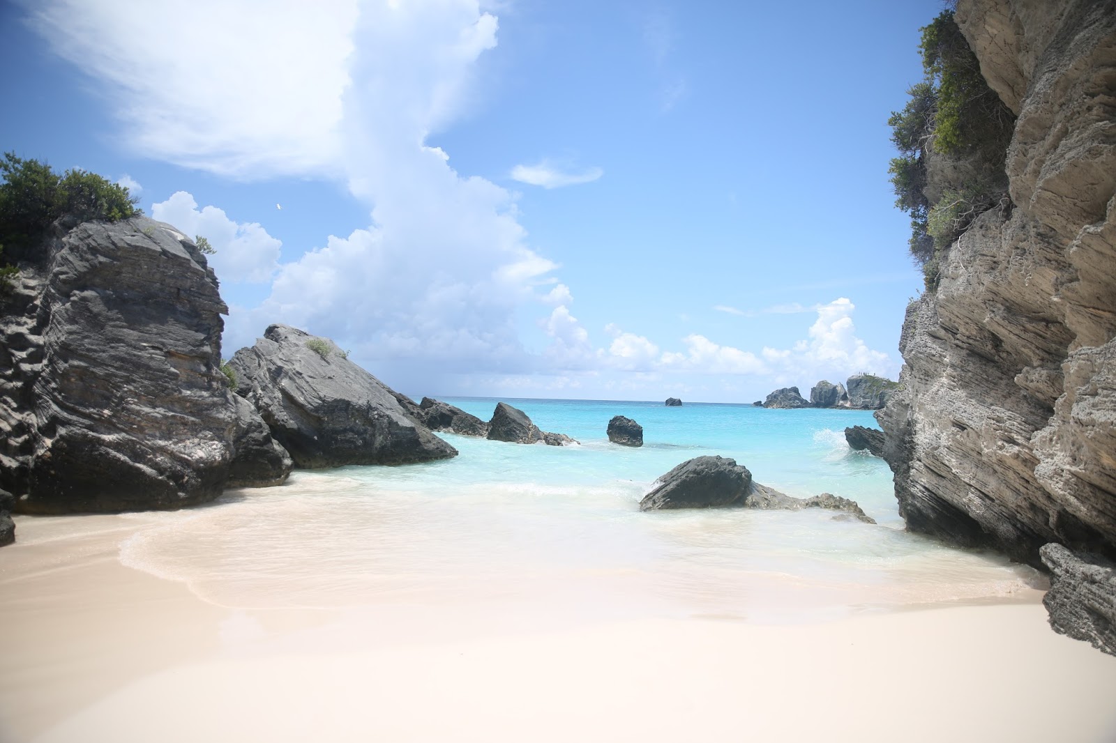 6 BEACHES YOU MUST SEE IN BERMUDA - The Travel Edit by Kelley Hernandez