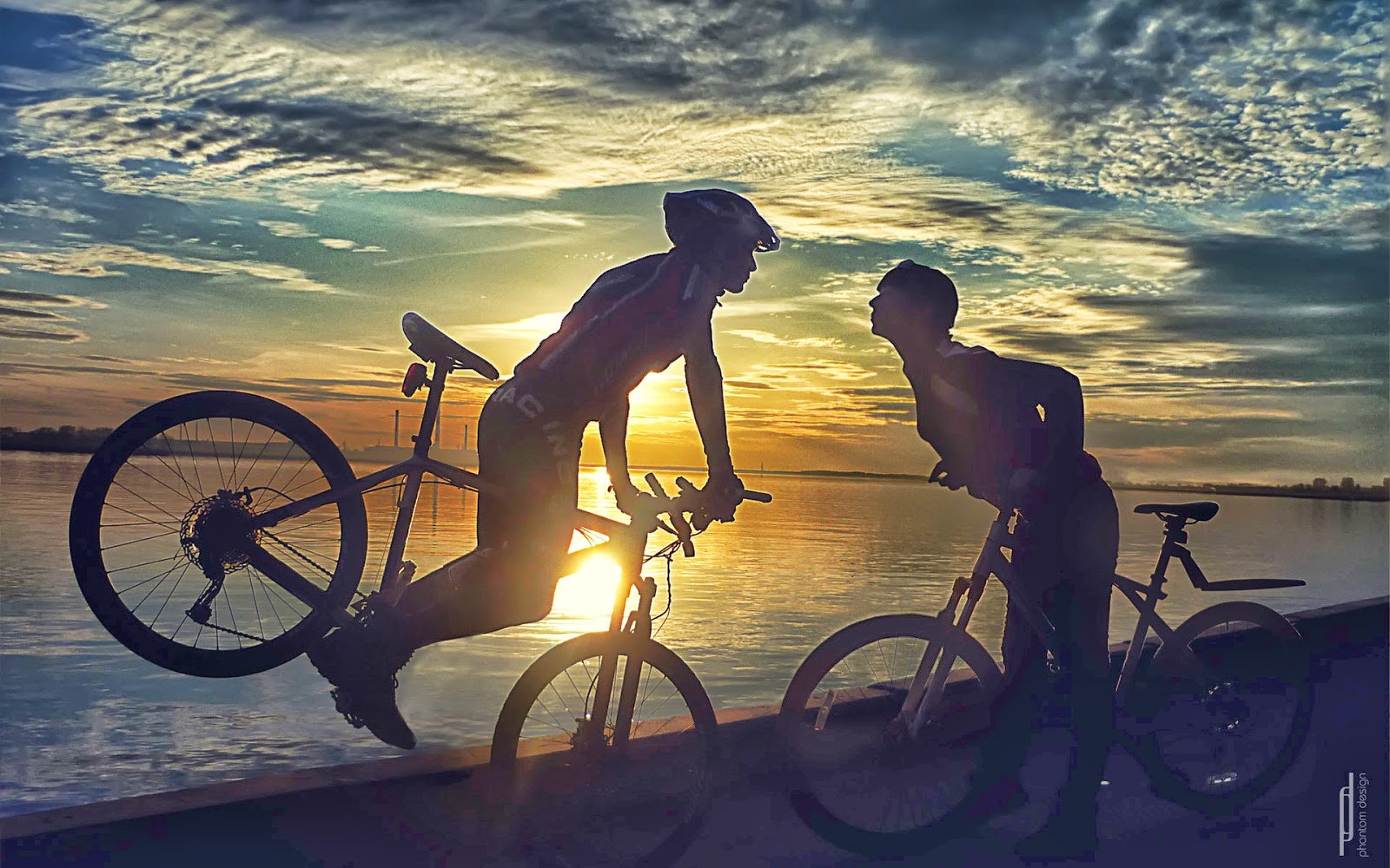 Imágenes de amor para fondo de pantalla: Beso de amor en bicicleta con ...