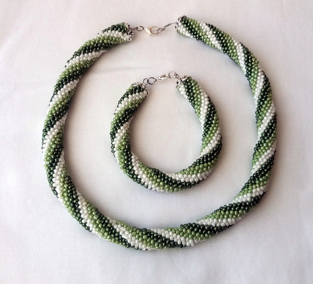 Handmade - Cristina Brejan: Set verde din margele crosetate