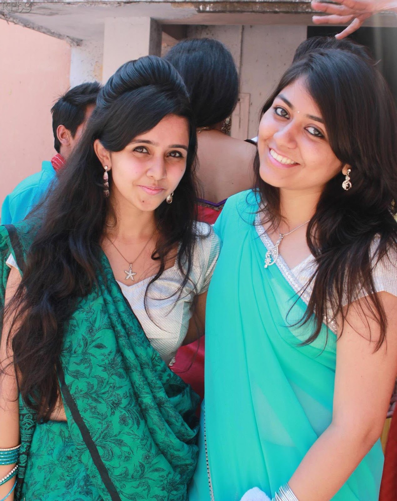 Young Desi Teen Girls Beautiful Indian Desi Girls