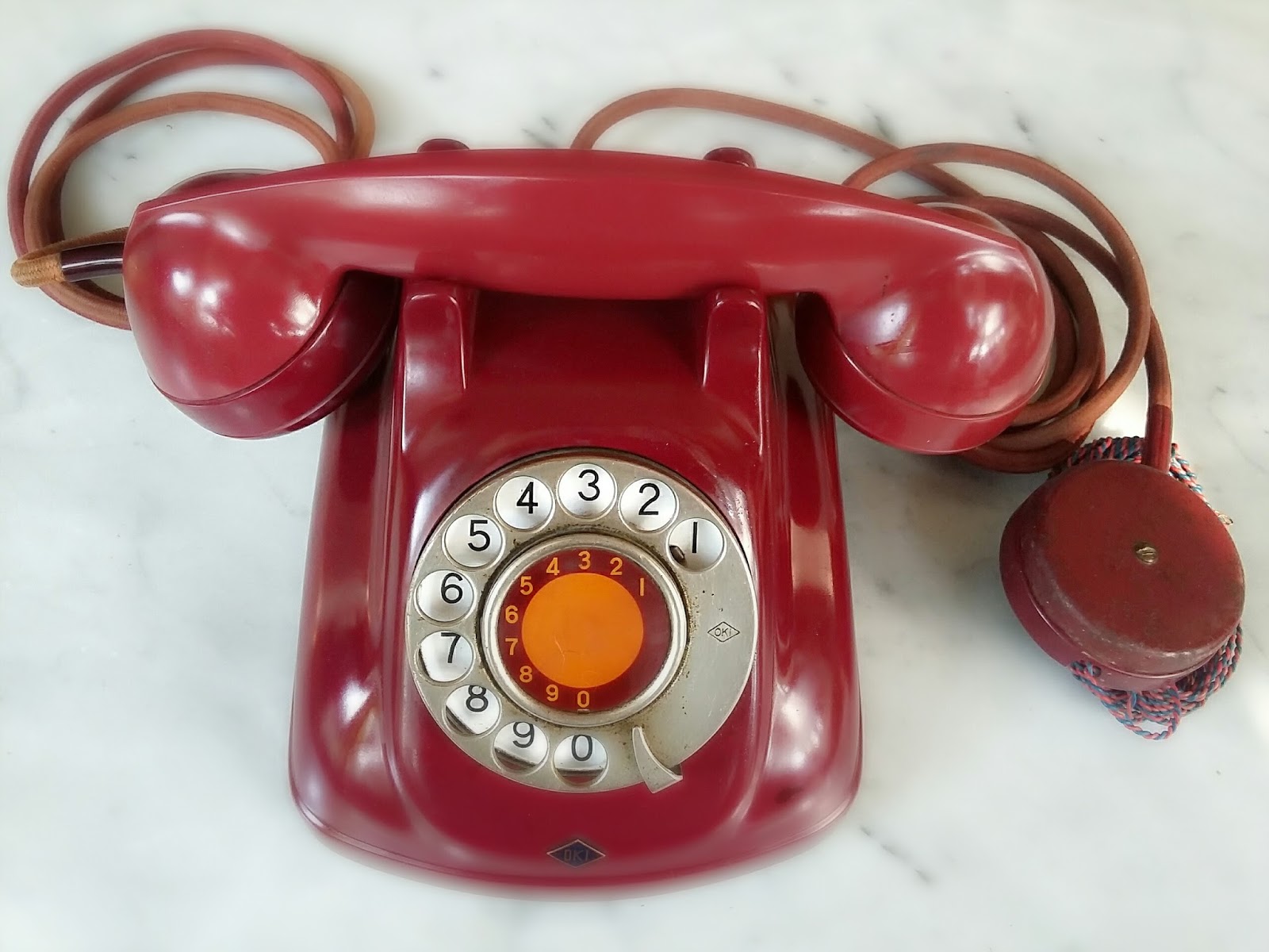 Koleksi Era 80-an: Telepon Putar Merah