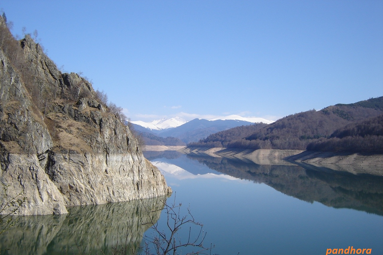 pandhoraa: Reflexii in Oglinda - Lacul Vidraru