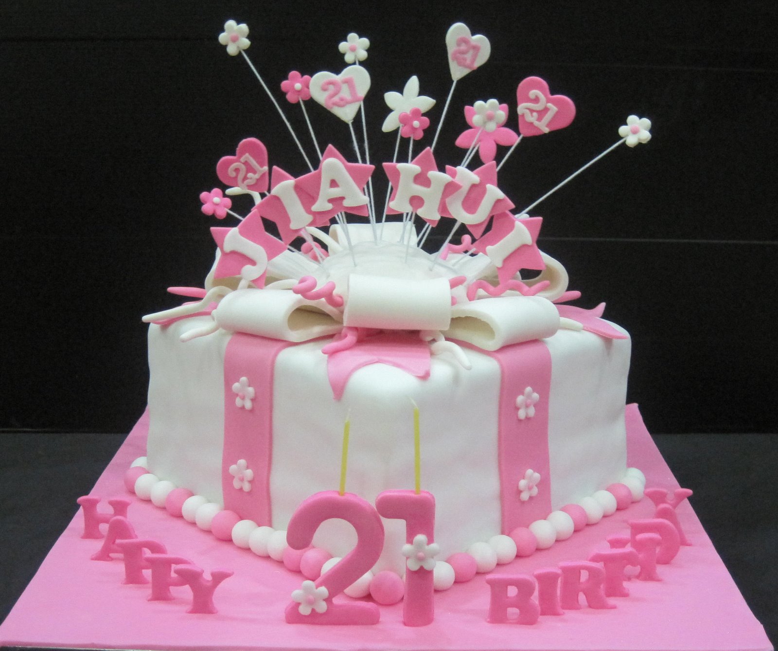 Cupcake Divinity: Jia Hui's 21st B'day cake