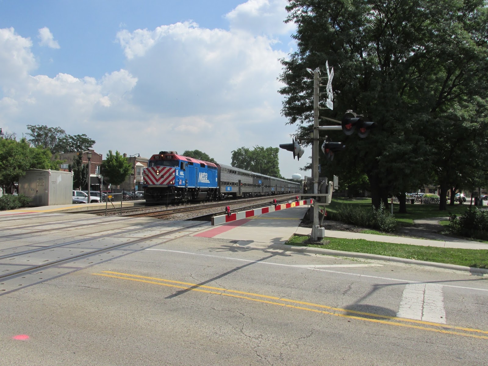 Eddie's Rail Fan Page: A westbound Metra local commuter train enroute ...