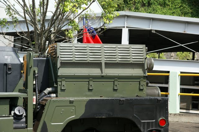 Blair's 軍事,警察及消防攝影: M56 Coyote Smoke Generator 土狼式渦輪發煙車