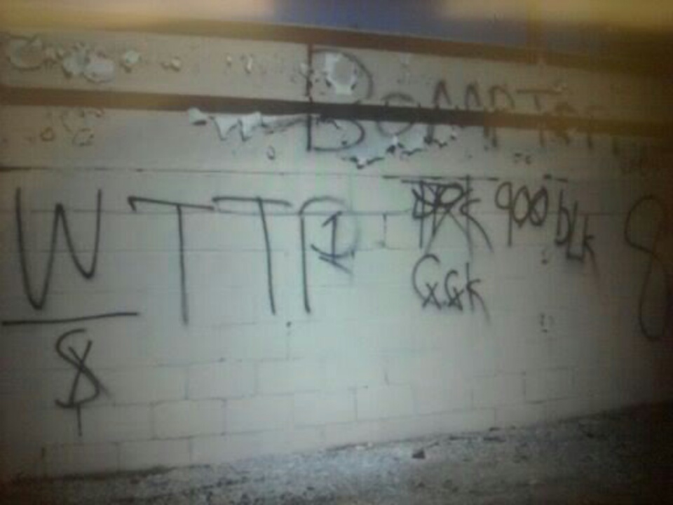 blood gangs graffiti: Tree top piru ( compton , TTP )