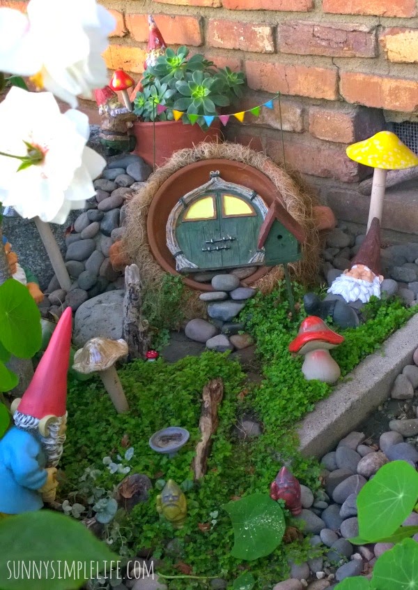 Sunny Simple Life: Garden Gnome Village