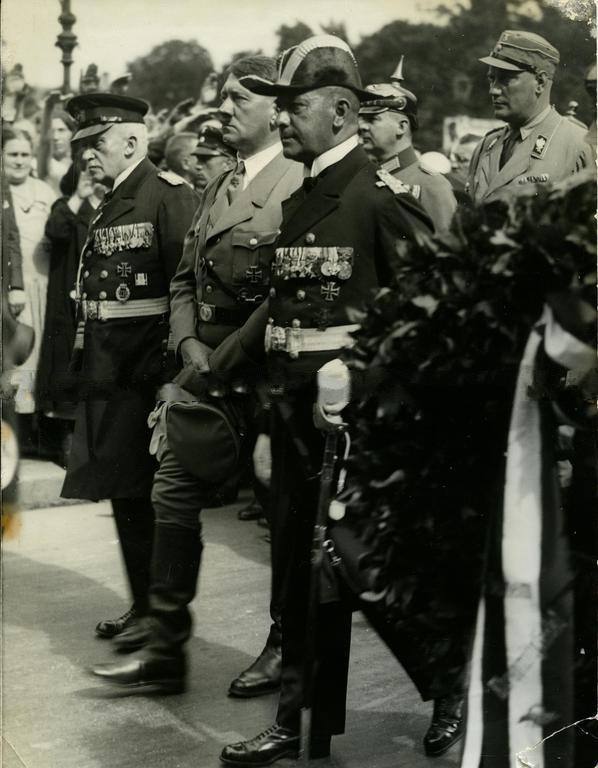 Toy soldiers and real battles: Erich Raeder - Großadmiral (Elastolin 30s)