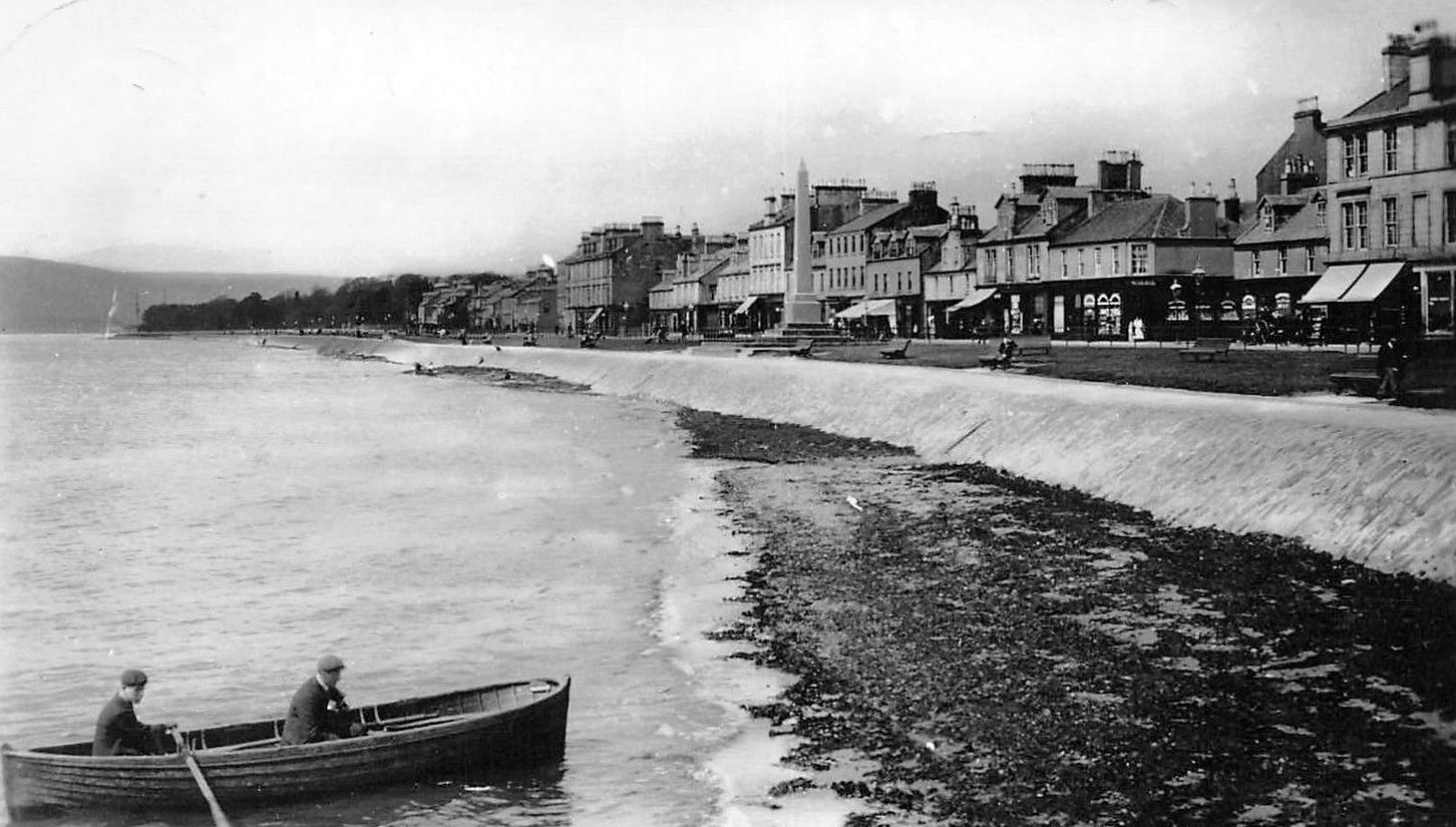 Tour Scotland: Old Travel Blog Photograph Beach Helensburgh Scotland