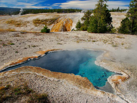 THE WORLD GEOGRAPHY: 12 Wonderful Hot Springs