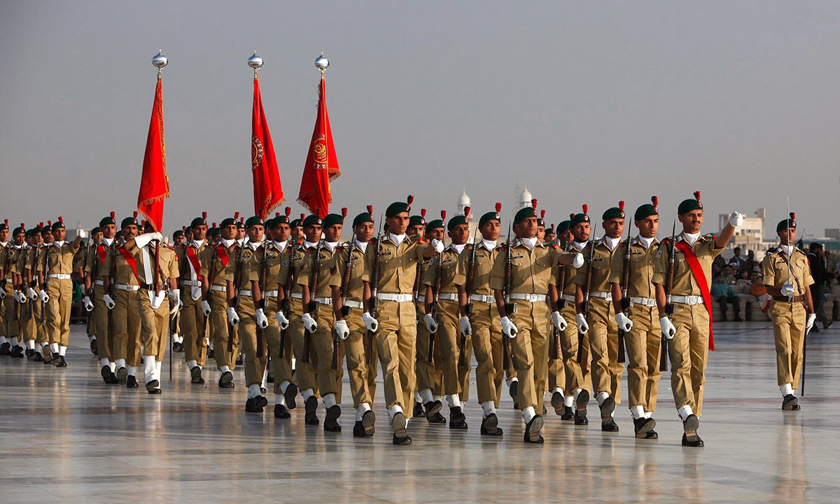 Pakistan Military Academy: Cadets of PMA Kakul mount guard at Quaid's ...