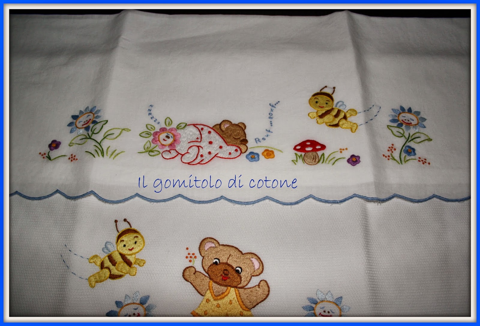 Lenzuolino+orsetti.jpg (1600×1087) (con immagini) | Ricamo lenzuolino ...