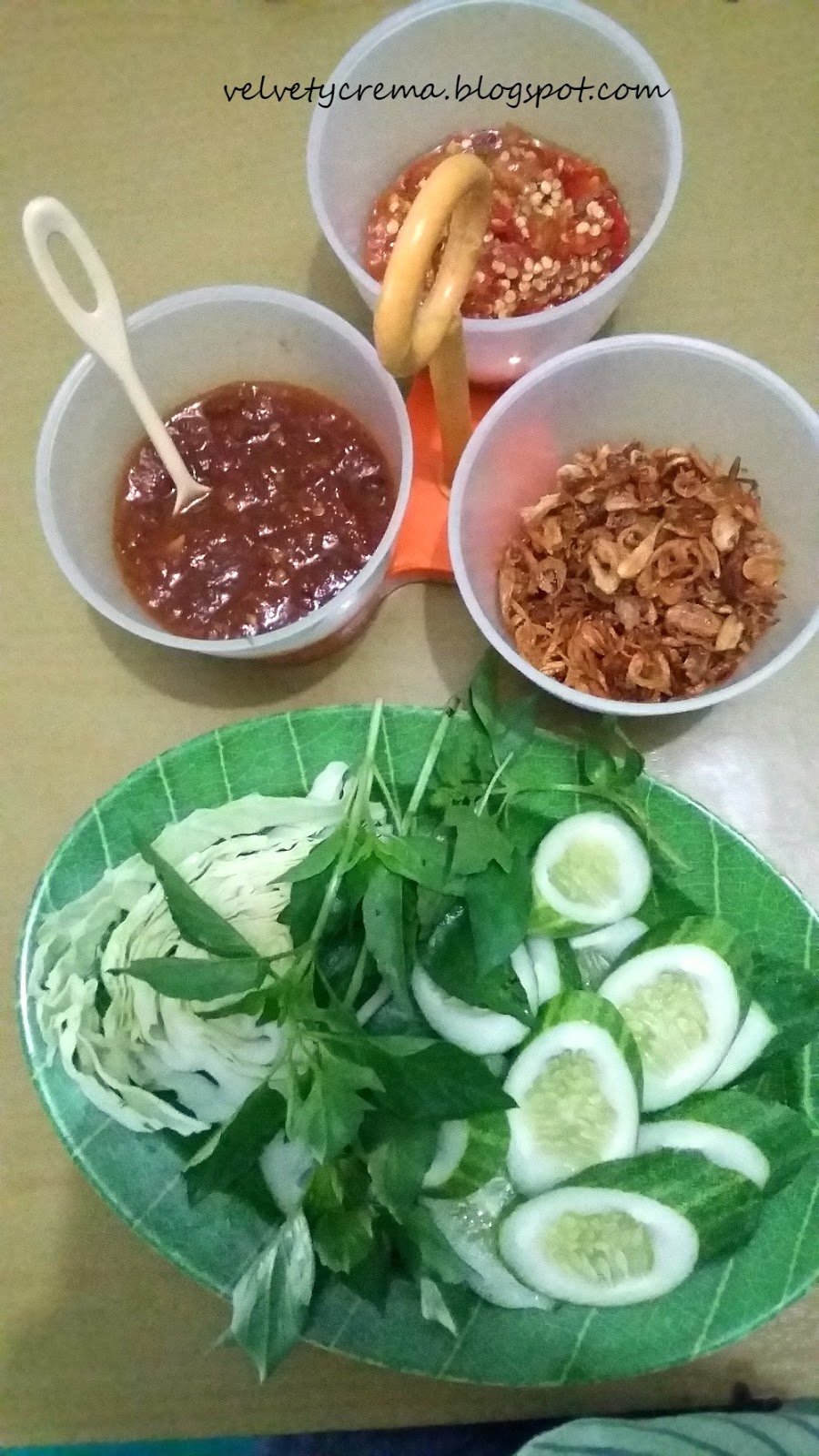 Velvety Crema: Review: Bebek Kremes Ayam Kampung Sambal Gledek Bu Uju