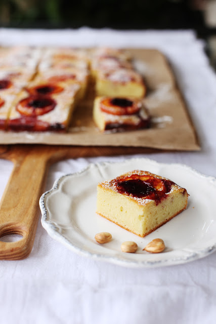 Dolce Fooda: Apricot and Jam Cake