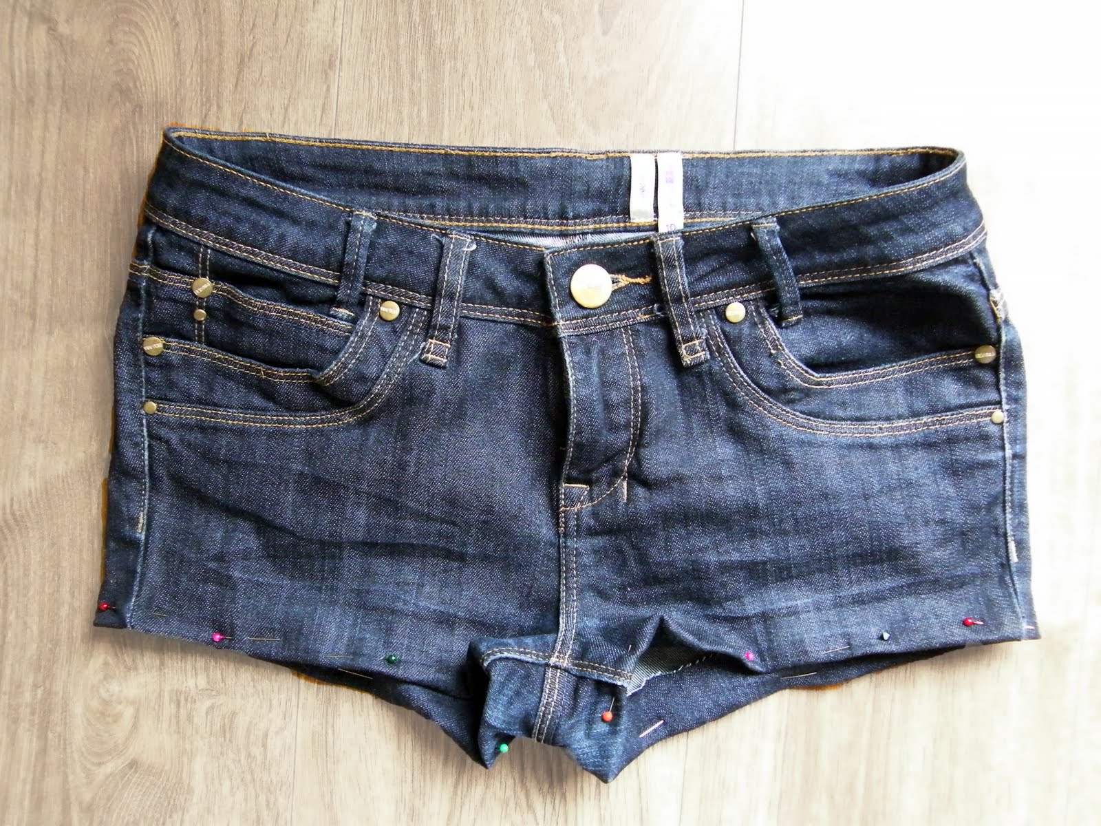MOLYNEUXOXO: DIY LACE TRIM SHORTS...