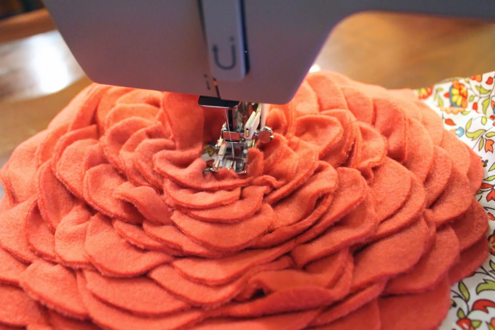 Anna Elizabeth Made: Fleece Flower Pillow {Tutorial}