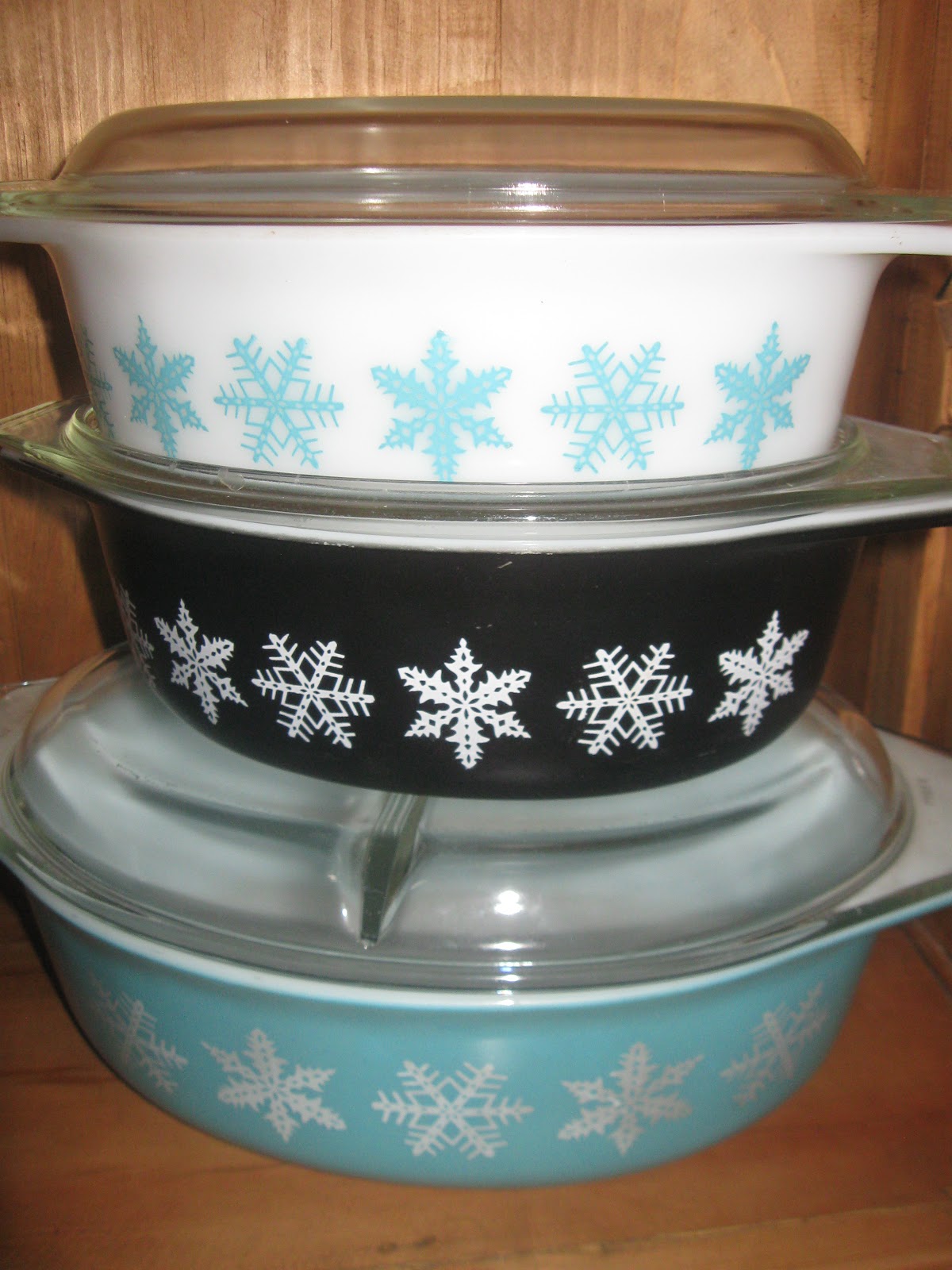 Pyrex Collective III: Christmas Pyrex