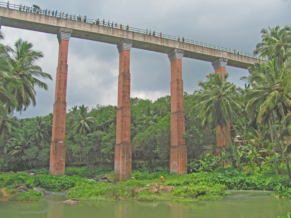 Tamilnadu Tourism: Mathur Aqueduct, Kanyakumari