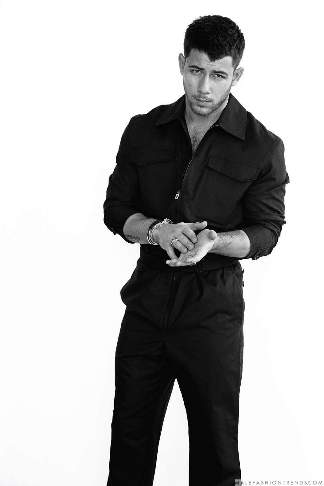 Nick Jonas posa para GQ Tailandia en fotos de Mitchell Nguyen McCormack