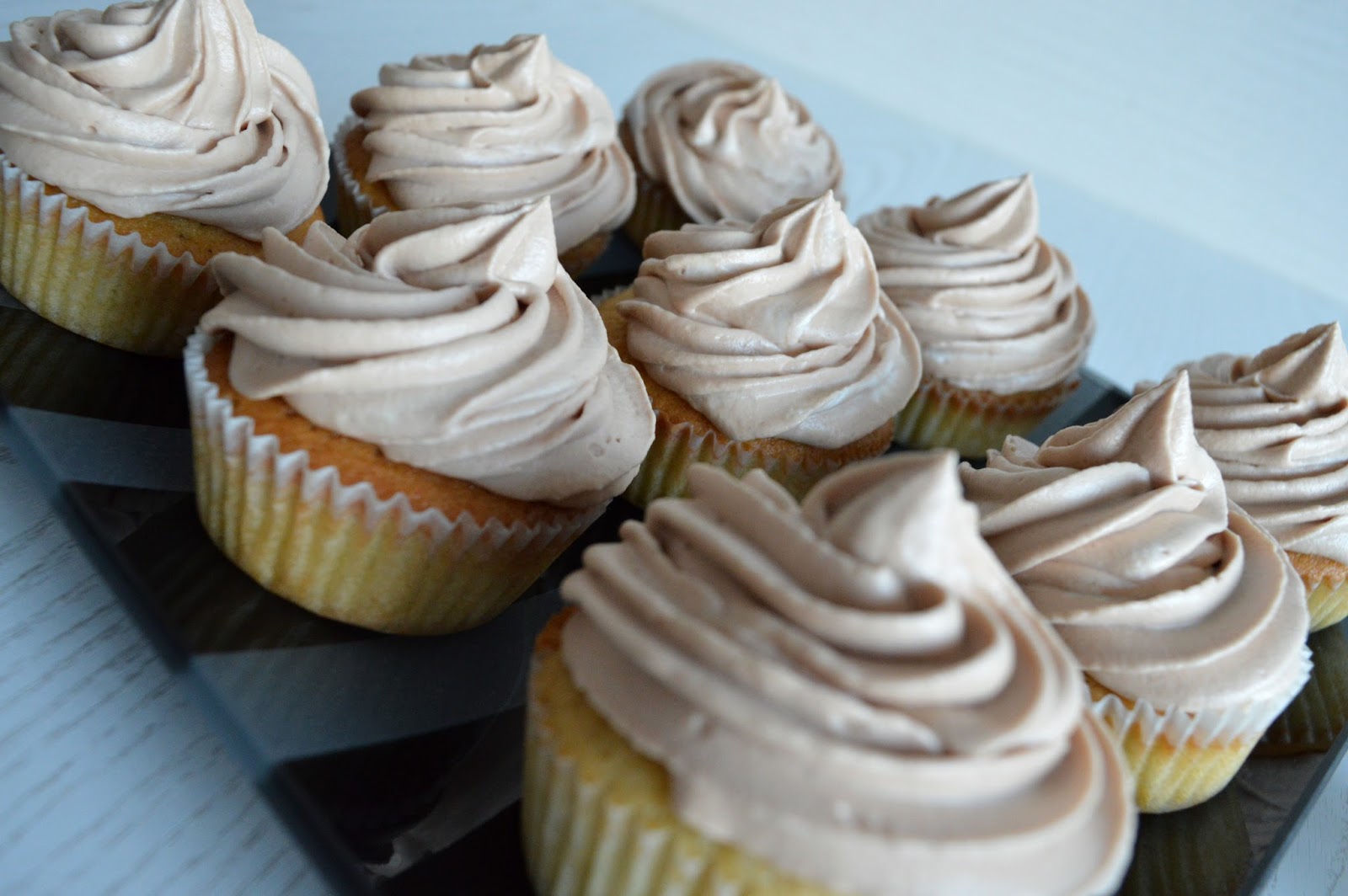 Emerald City: Kuppikakut Nougatkuorrutuksella