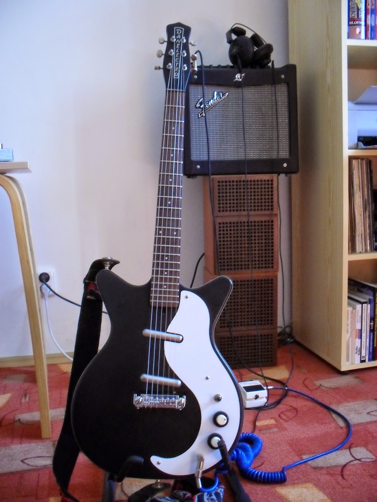 DIY electric guitar projects: Danelectro shielding and stuff