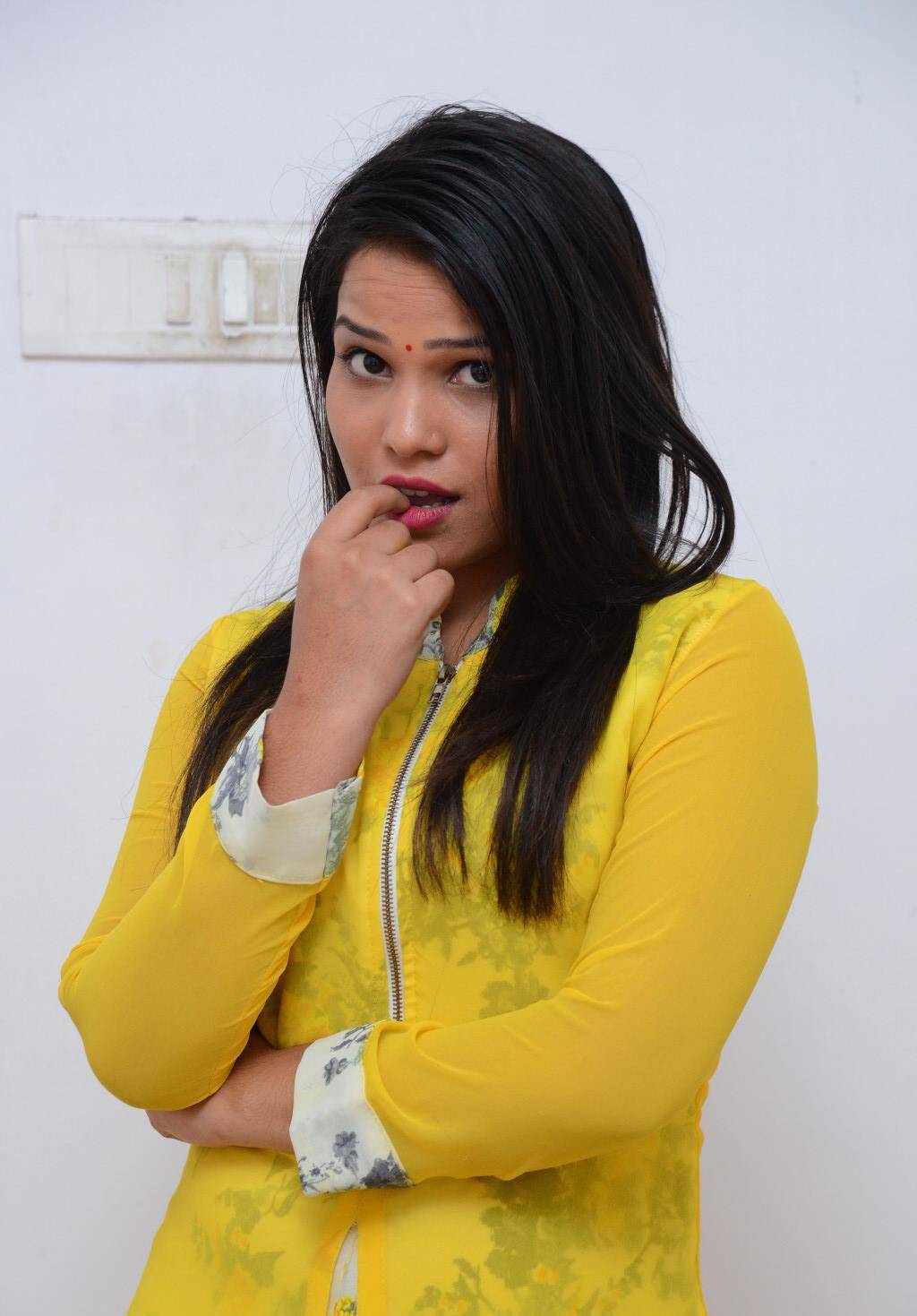 Mamatha Latest Hot Cleveage Spicy Yellow Skirt Glamour PhotoShoot ...