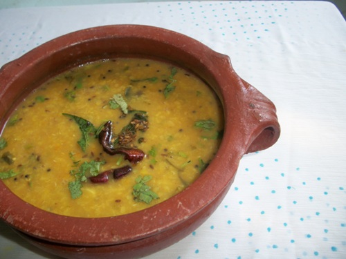 Hyderabadi Khatti Dal / Moong Dal Seasoned with Spices - Yummy Tummy