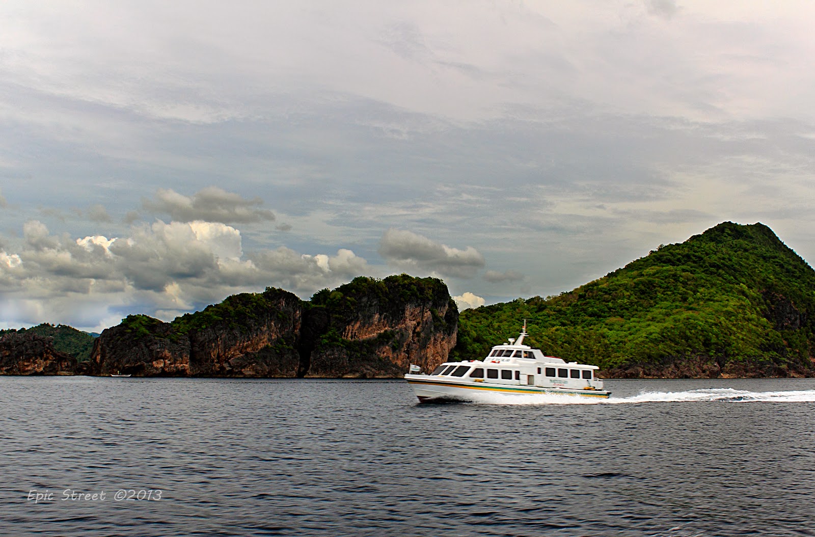 Epic Street :: The Mirror-Like Waters off the Coast of Aroroy, Masbate