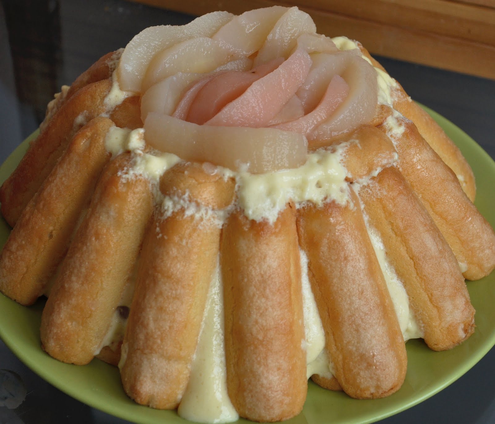 Down in the street below: Charlotte aux poires, au mascarpone