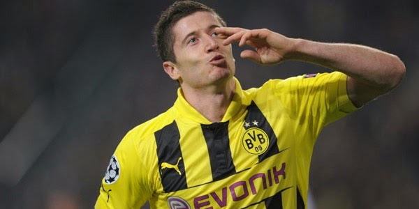 Robert Lewandowski Resmi Berseragam Bayern Muenchen