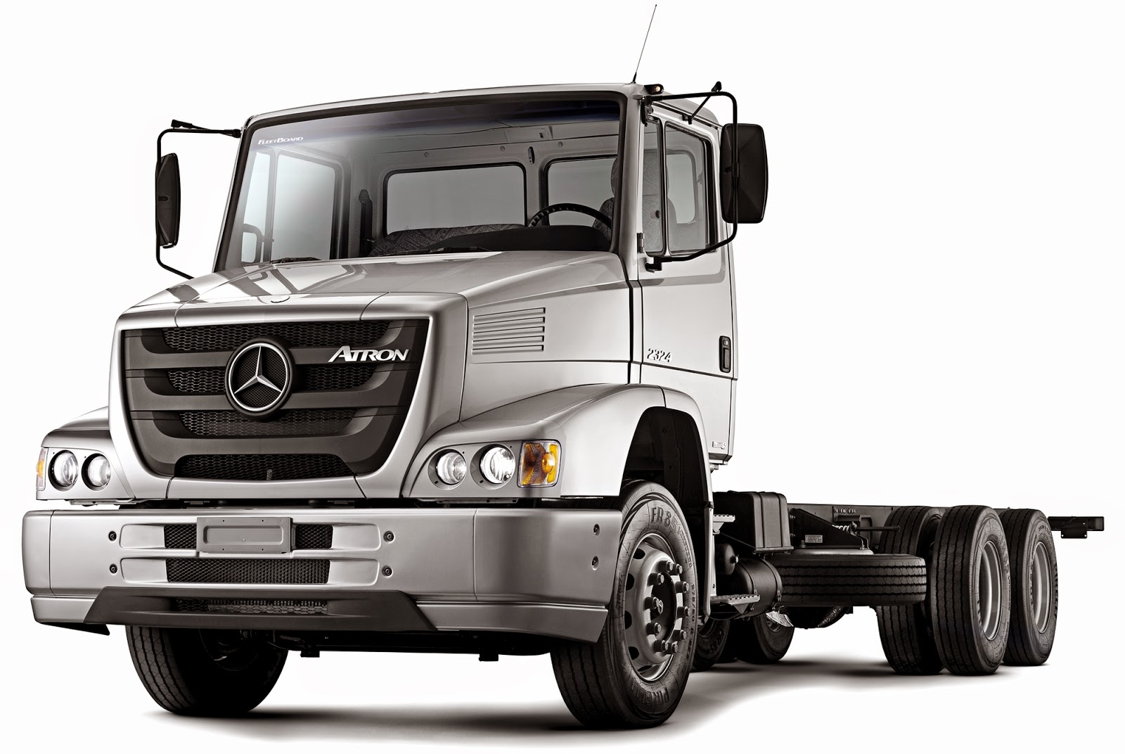 Mercedes-Benz realiza ação especial de venda do caminhão semipesado ...