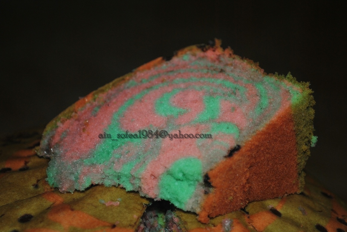 She_Da Kasim : Pink + Blue Sponge Cake with Blueberry Flavor