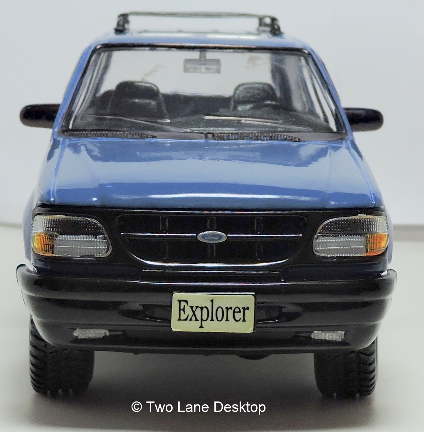 Maisto 1:24 1995 Ford Explorer