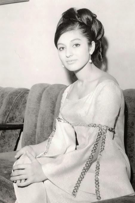 Amazing Window: Rare picture of Googoosh
