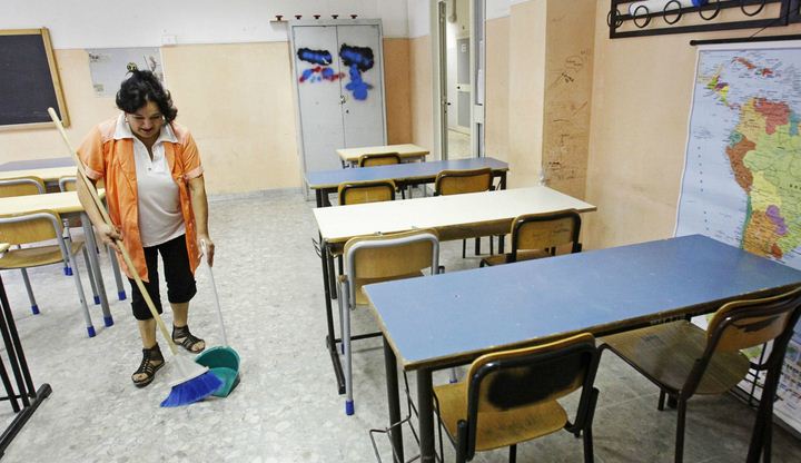 Quanto guadagna un bidello? Stipendio mensile netto