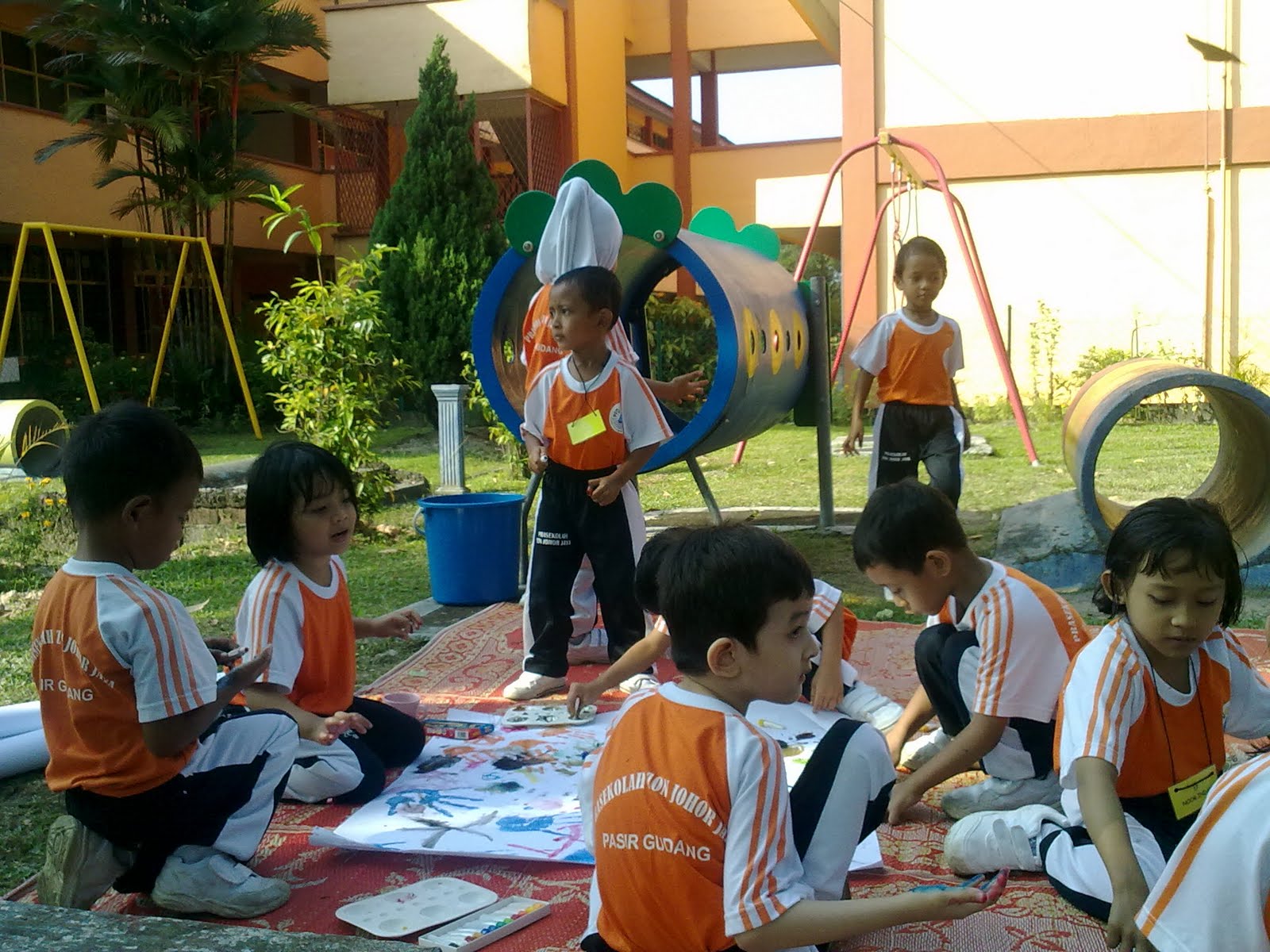 Prasekolah SK Taman Johor Jaya 1: Aktiviti bermain warna air..