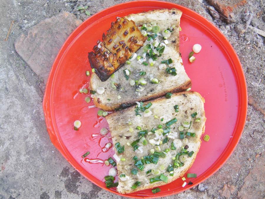 Clisa (slanina) fripta si pita picurata « In Bucatarie La Sidy