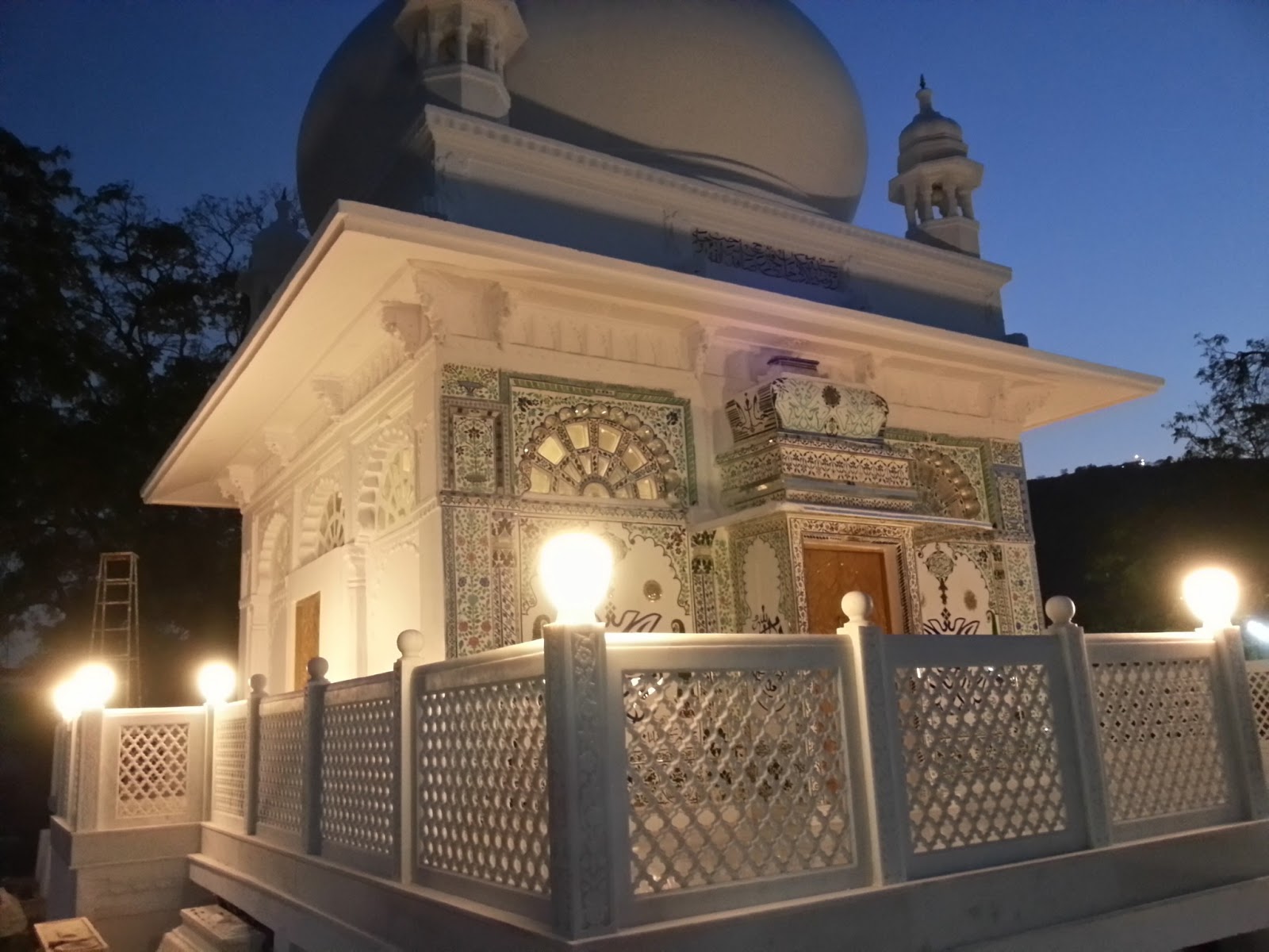 ZAMAN-E-BURHANI TRAVELS: UDAIPUR ZIYARAT-DAWOODI BOHRA